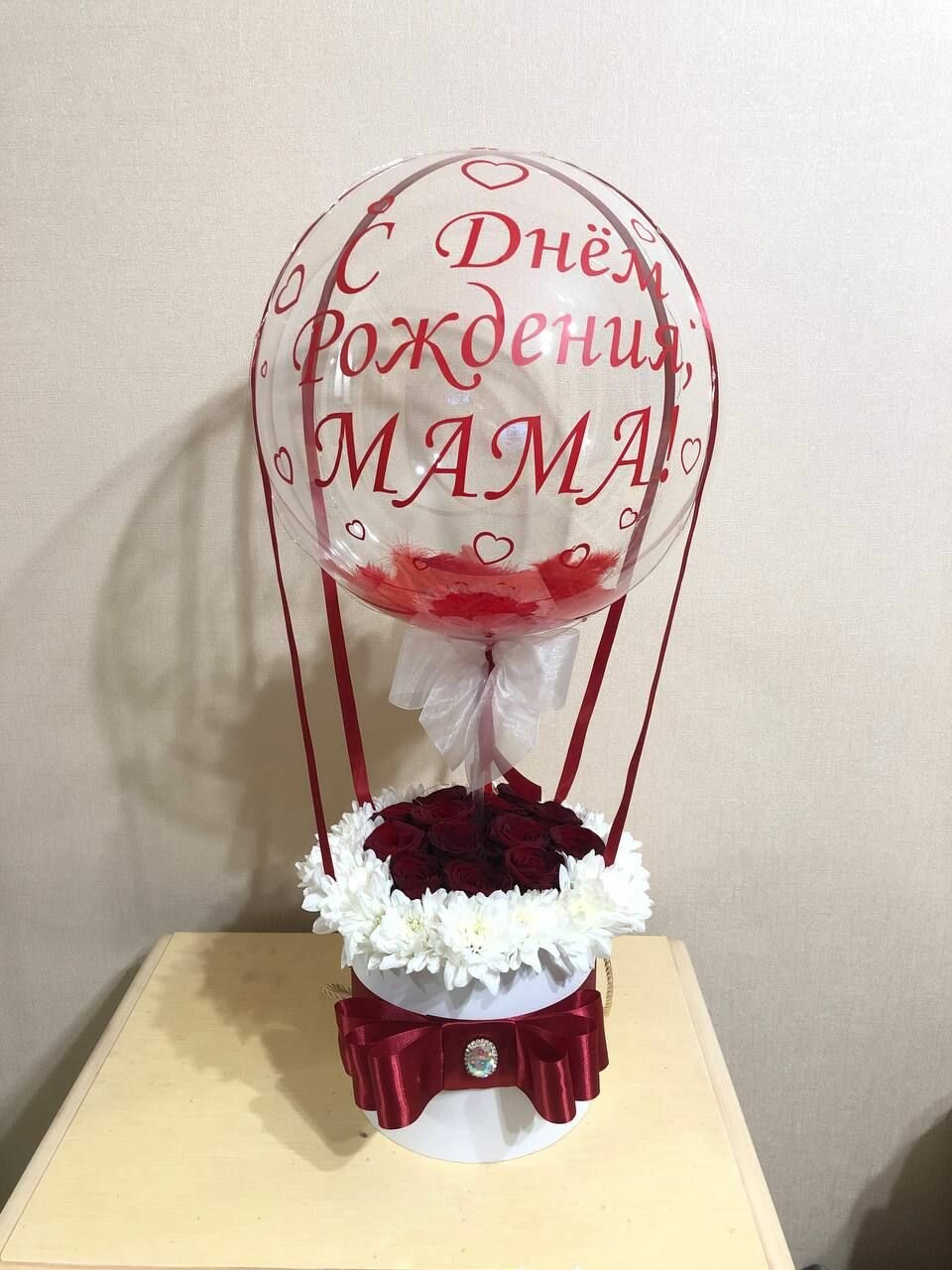 Букет цветы с шаром баблс / Розы и хризантемы / Букет в коробке