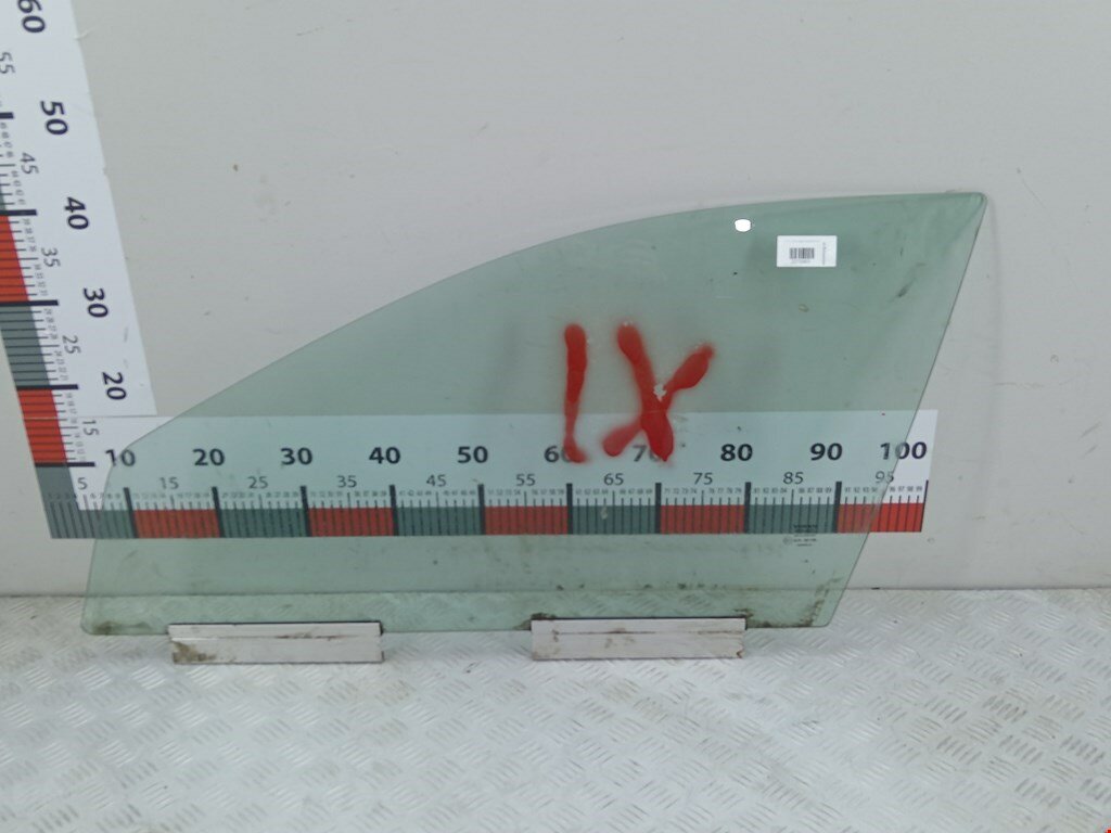 Стекло двери передней левой Volvo V70 2 30753468 арт. 2070963