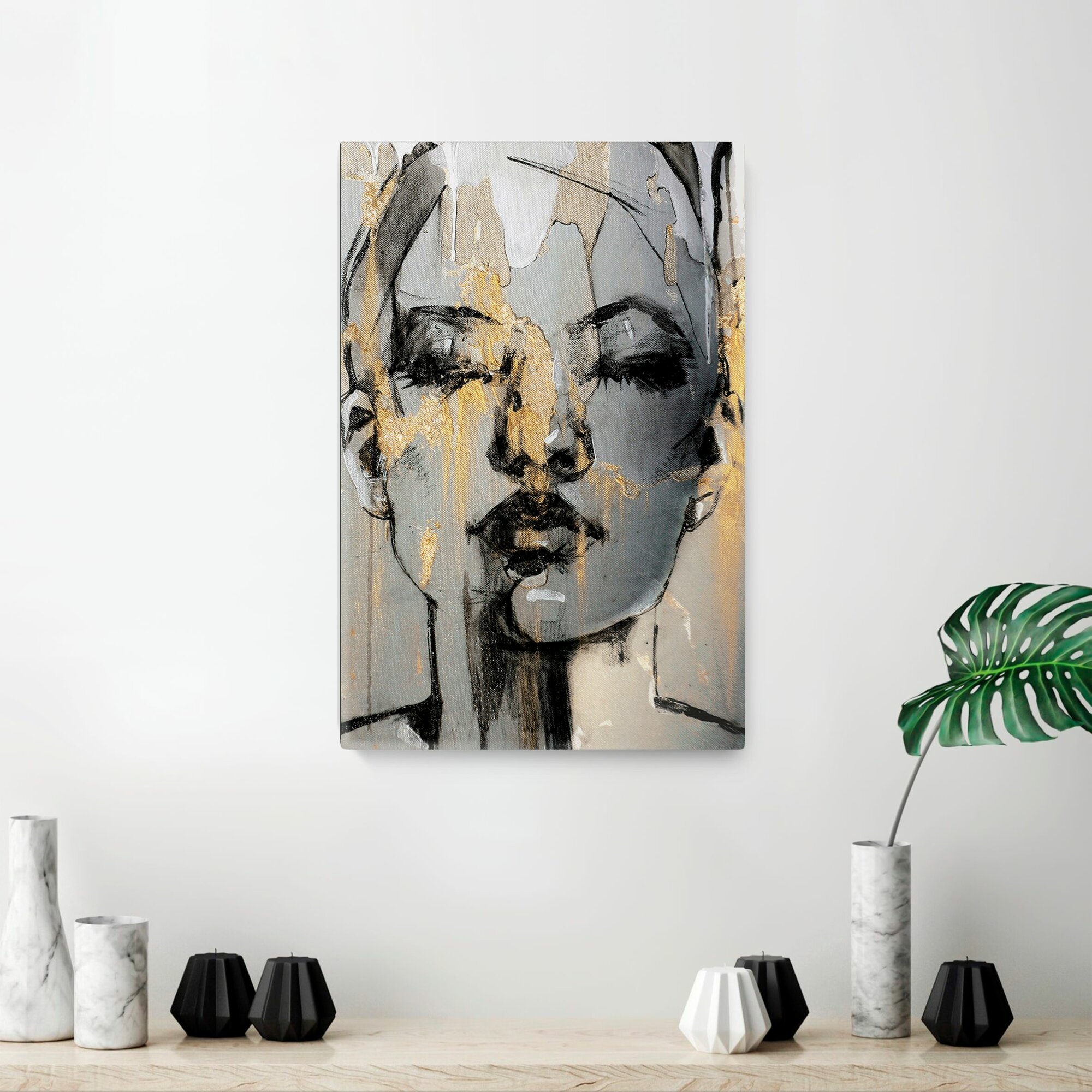 Картина на натуральном холсте "Спящая красавица вертикальная" в размере 40х60 см на стену, для интерьера, для дома, для комнаты, в спальню