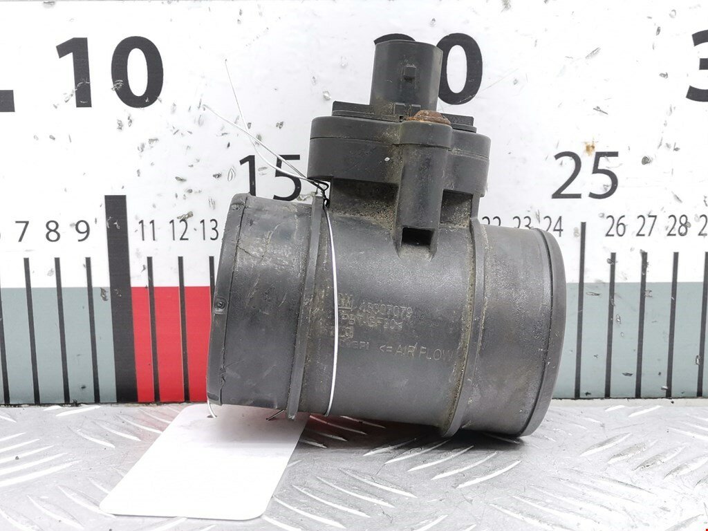 Расходомер воздуха (ДМРВ) Opel Corsa D 13307079 арт. 1889657