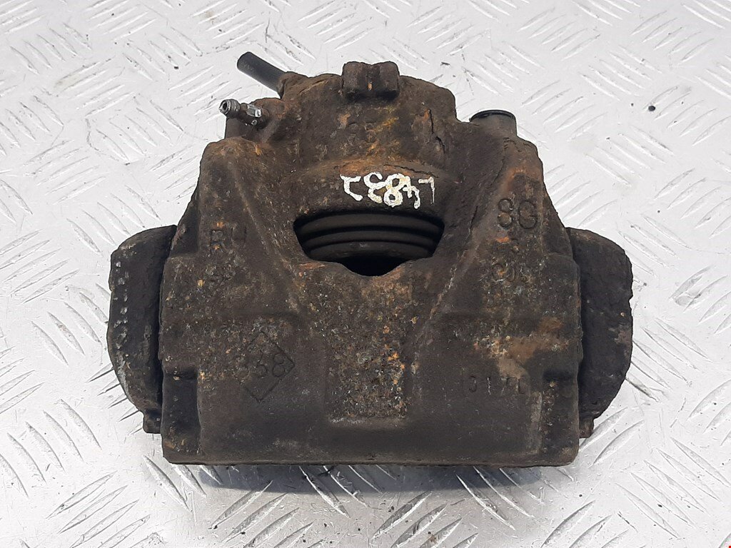 Суппорт передний правый Renault Megane 3 410018218R арт. 869488