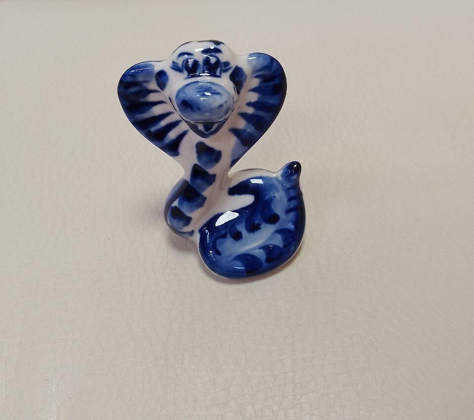 Фигурка Гжель "Змея", символ 2025 года, фарфор, белая 04