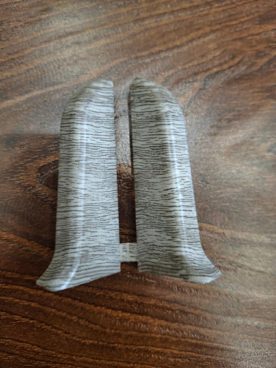 Заглушки для плинтуса Идеал Комфорт "Дуб Пепельный" 210, 9пар (правая+левая)