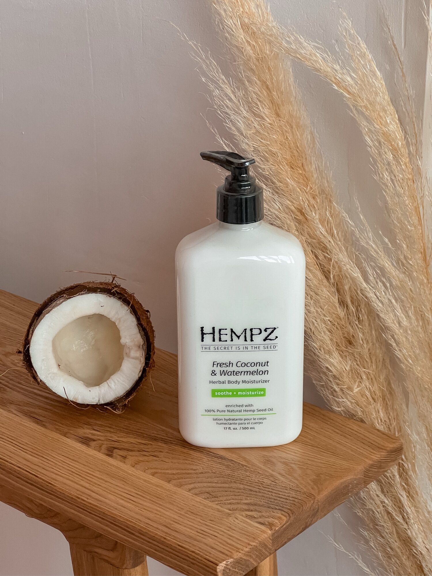 Hempz Fresh Coconut and Watermelon Herbal Moisturizer - Молочко для тела увлажняющее Кокос и Арбуз 500 мл