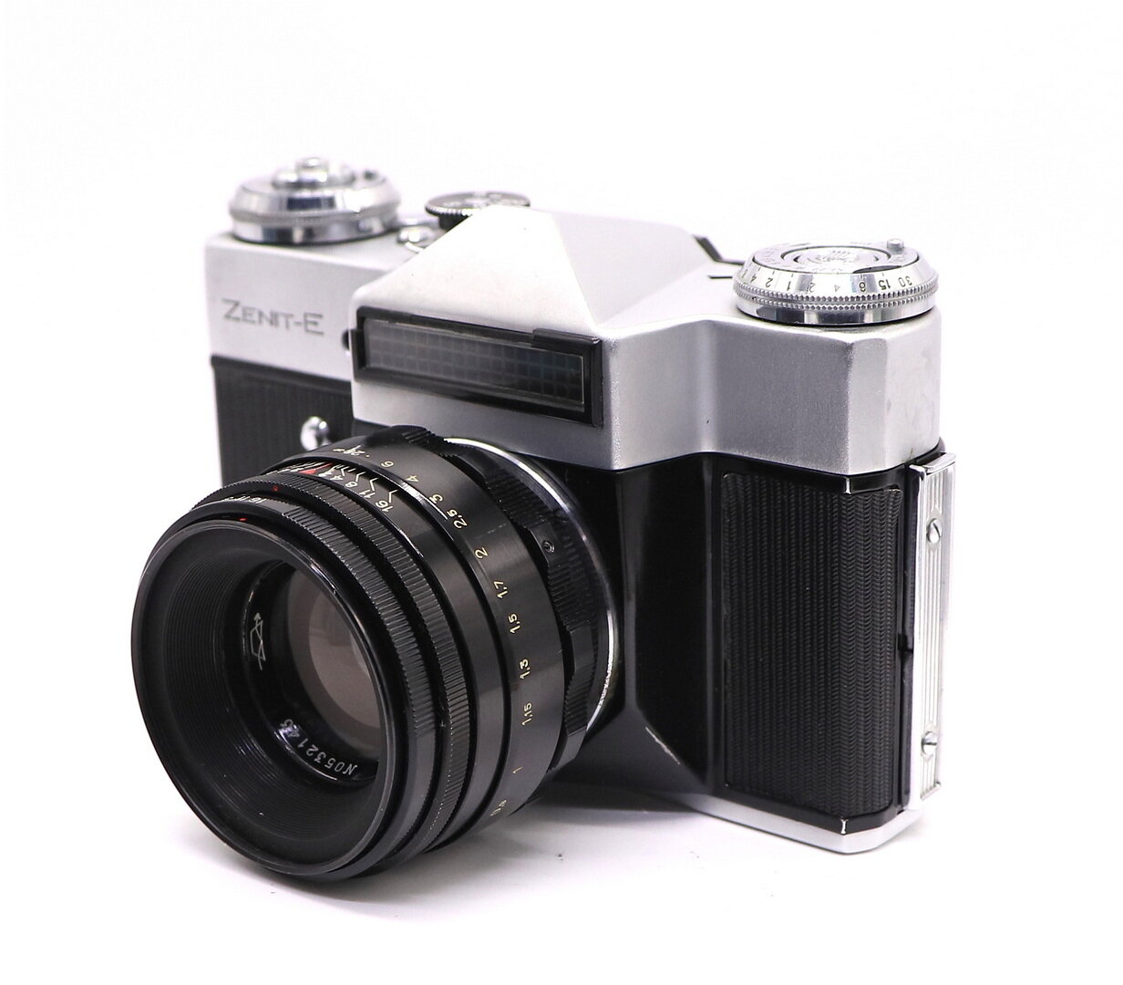 Советский плёночный фотоаппарат Зенит-Е kit