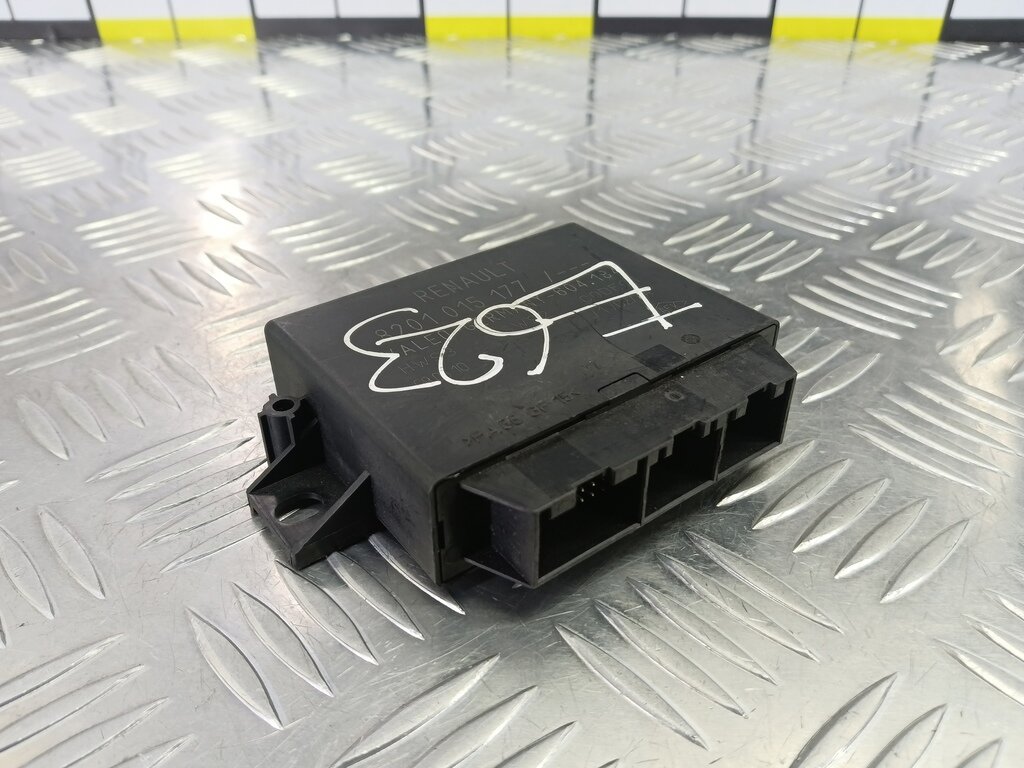 Блок управления парктрониками Б/У для Renault Master III (2010—2014) 8201015177