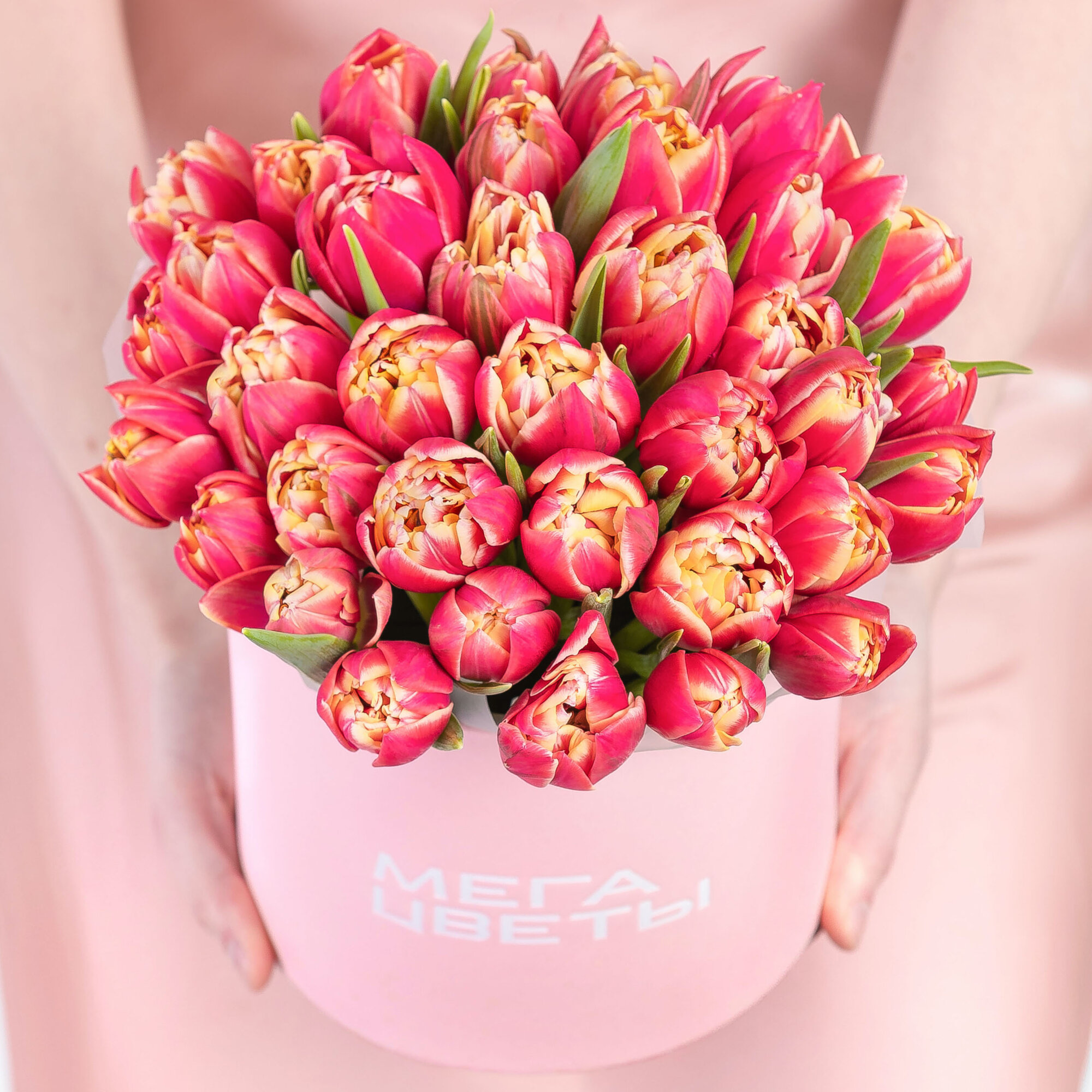 Букет Мегацвет24 "Колумбус", 35 шт, розовые пионовидные тюльпаны, сборка в коробке