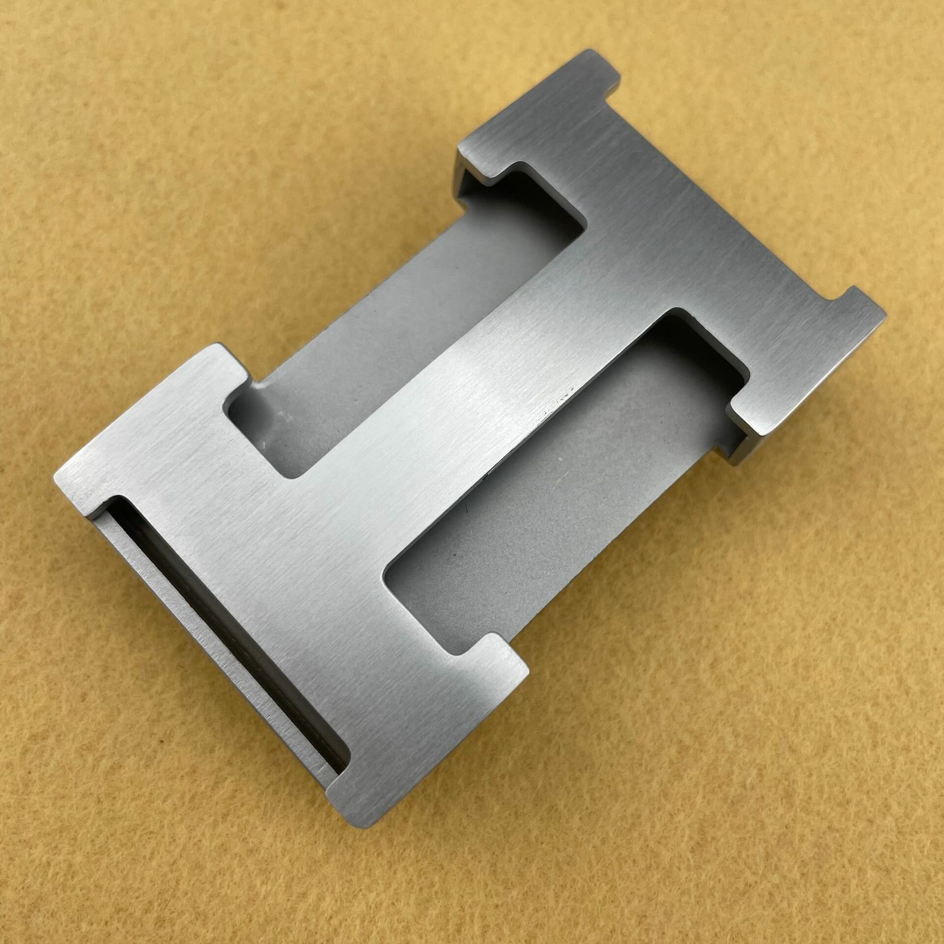 Пряжка для ремня 40 мм нержавейка с форма буквы "Н" бляха армейская на ремень мужской