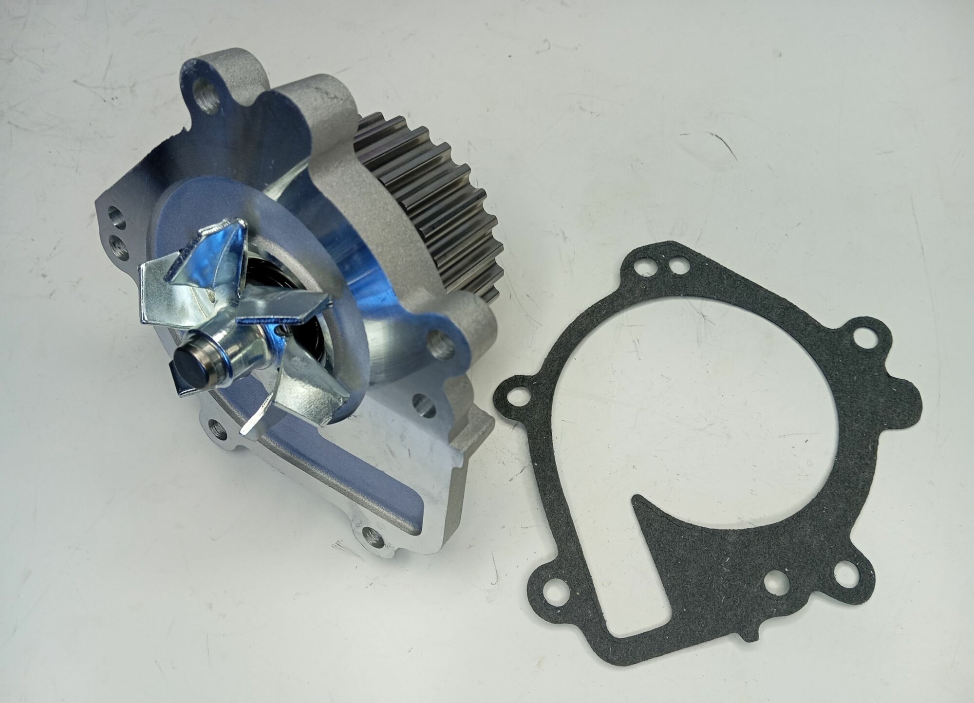 Насос водяной ZEKKERT Chery Kimo [1.3 16V 5MT хетчбэк]