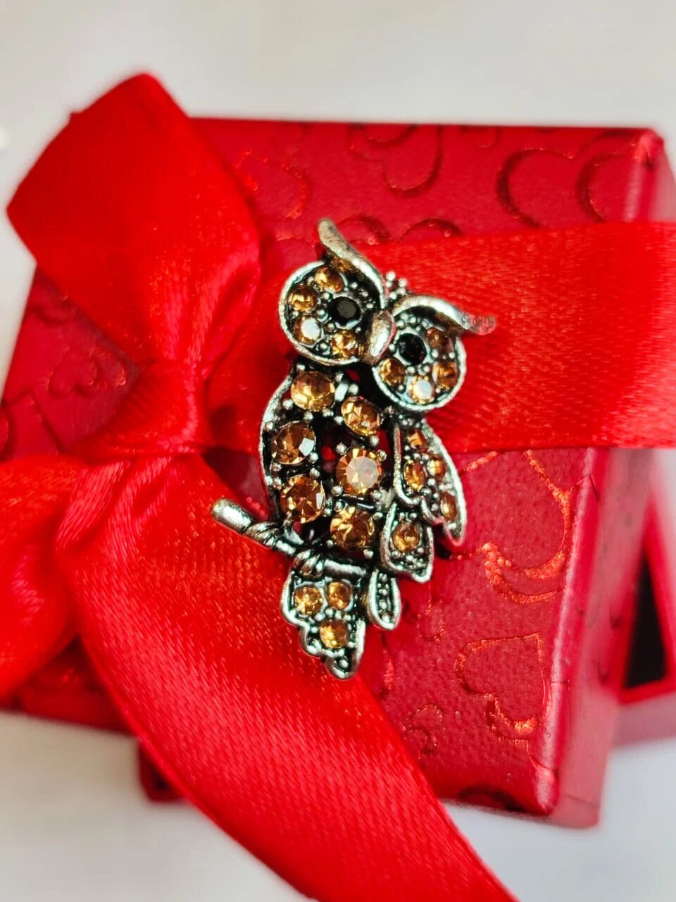 Брошь, стразы