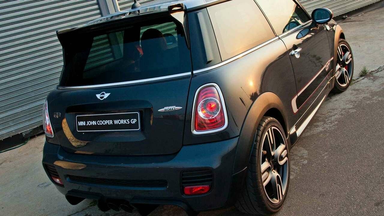 Картина на холсте 110x60 LinxOne "Авто, машины, мото, транспорт" интерьерная для дома / на стену / на кухню / с подрамником