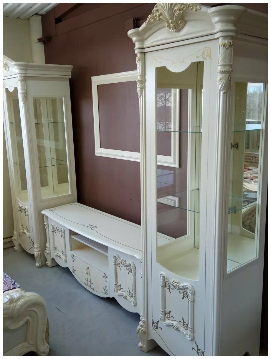 Витрина 1-дверная Рафаэлла цвет крем матовый, фабрики Диа Мебель, Россия.