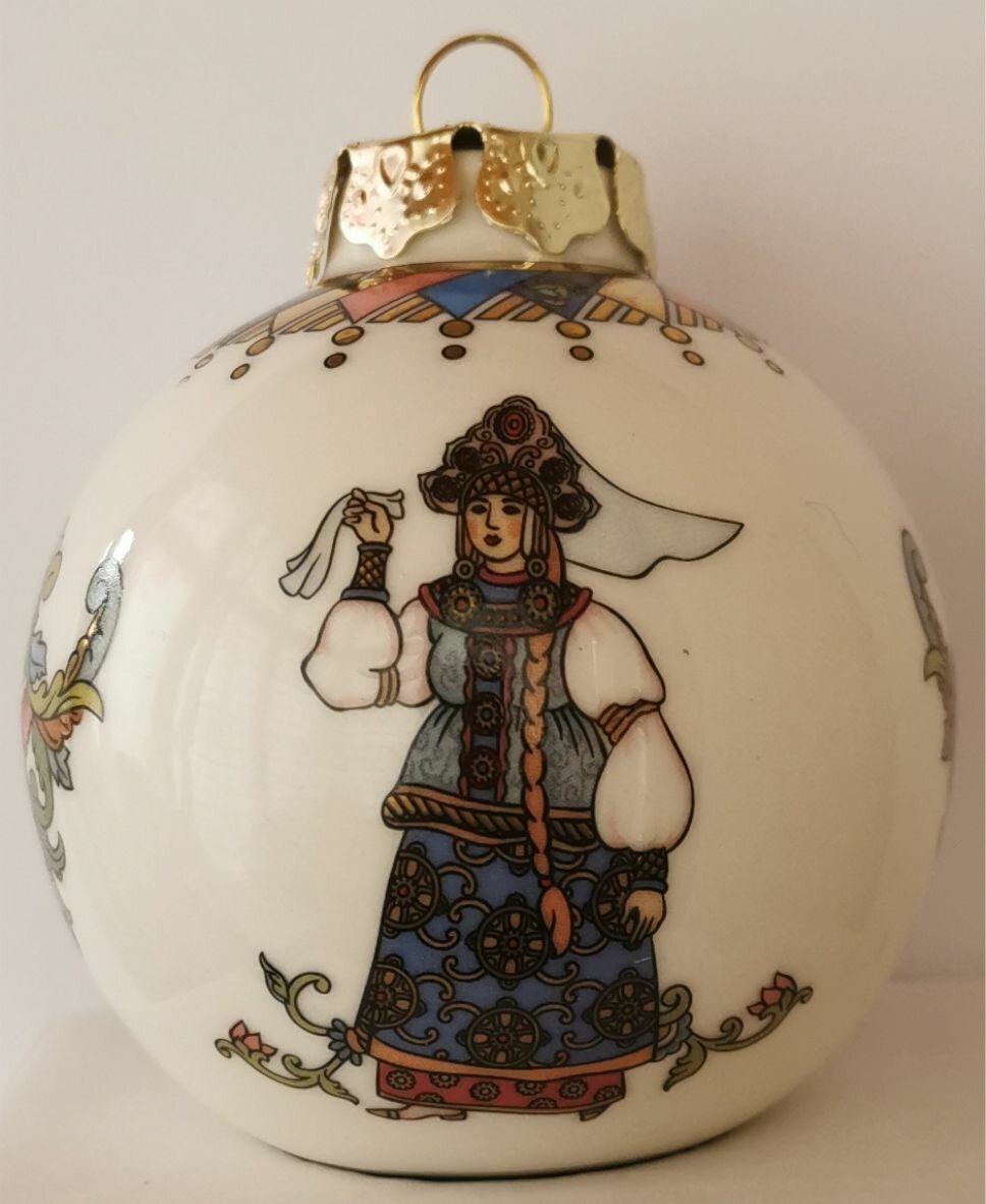 ШАР фарфоровый Новогодний на ёлку-"русские былины-василиса премудрая" диаметр - 65 мм, в картонной коробке.