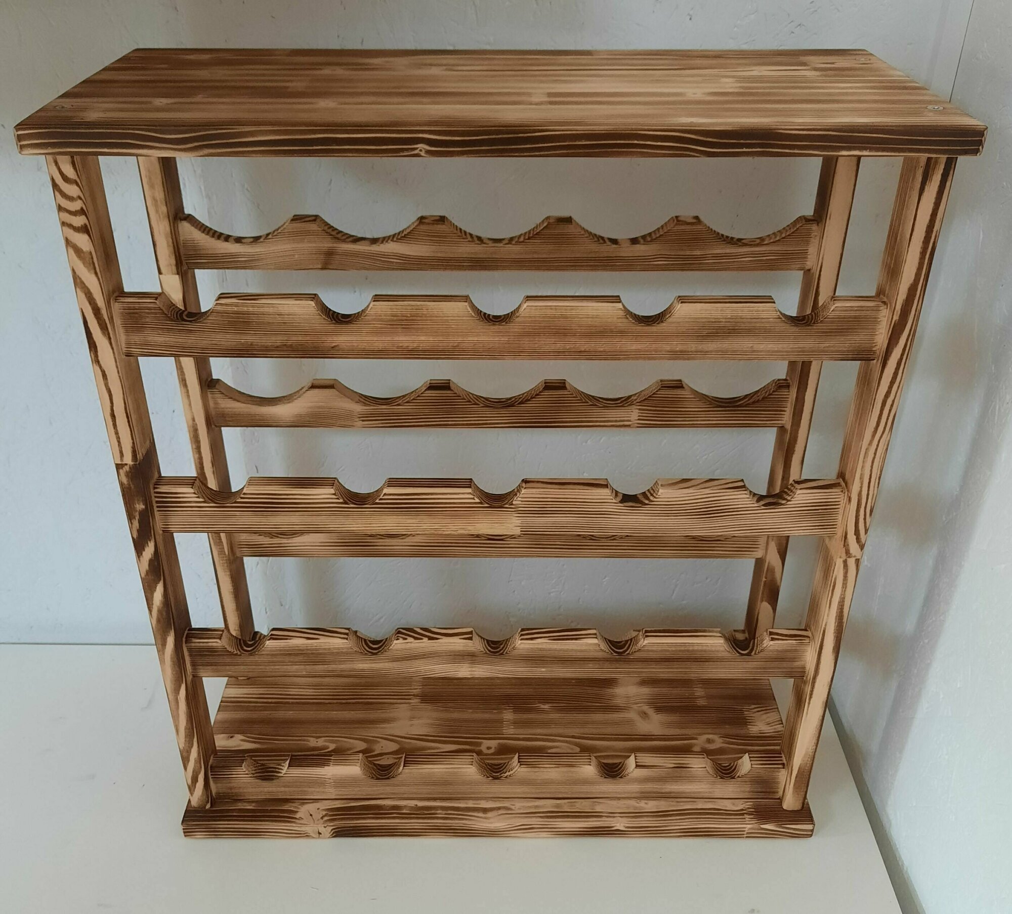 Стеллаж для 20 бутылок вина и шампанского деревянный со столешницей. В обжиге.