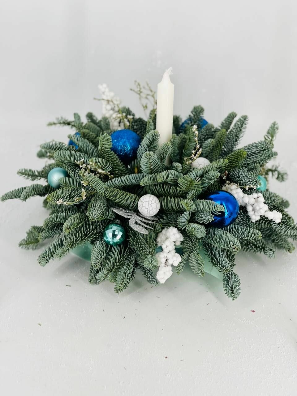 Новогодний декор для дома офиса композиция из натурального нобилиса со свечой