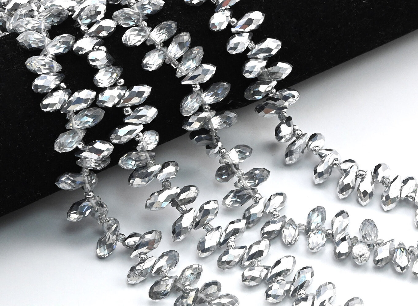 Бусины из циркона капля гр.12*6мм цв. пирит, 43см, 95 бусин .