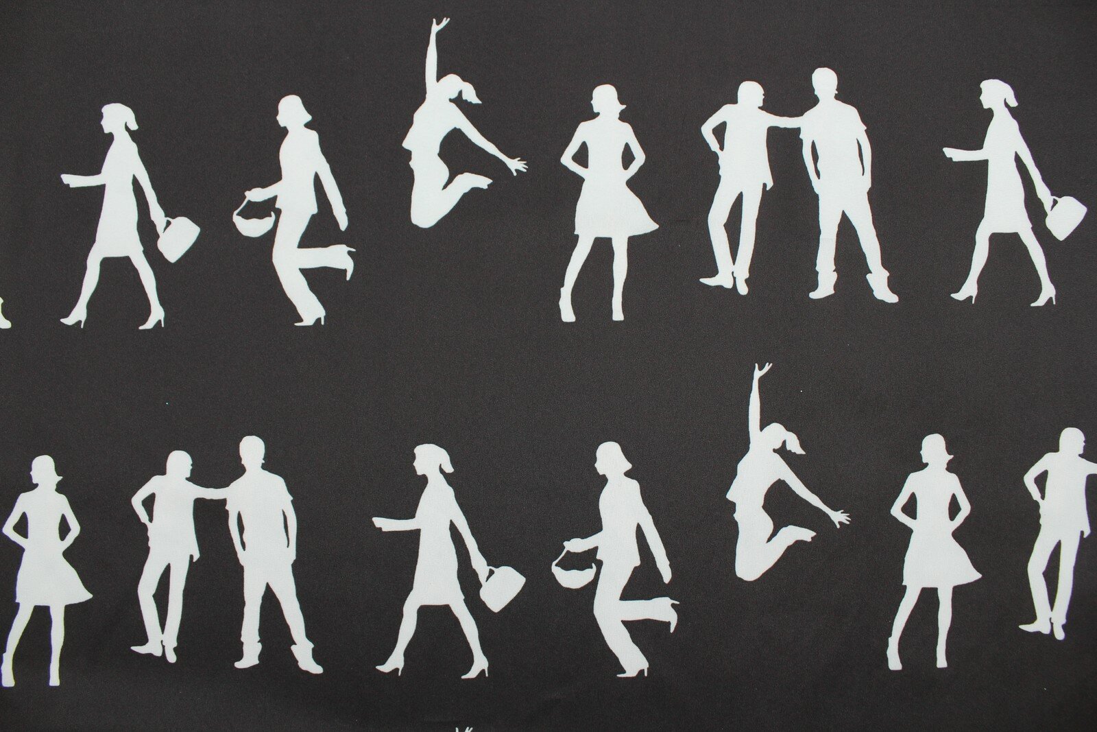 Ткань плащёво-курточная белые силуэты на чёрном фоне, ш148см, 0,5 м