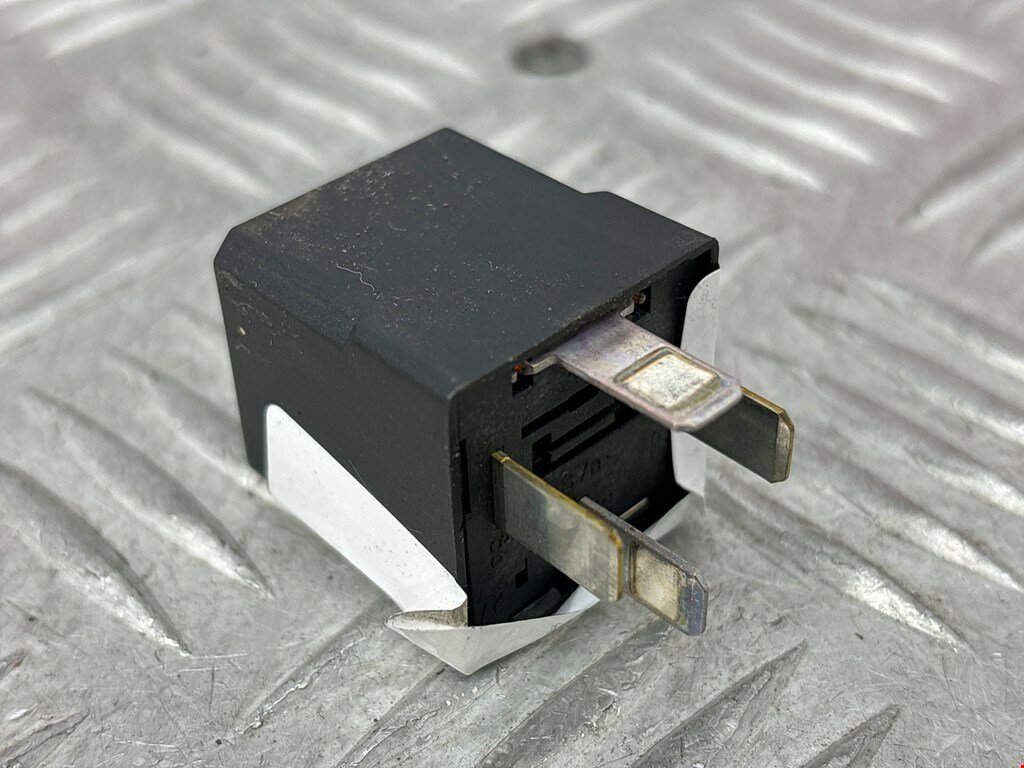 Реле Jeep Commander 04692181AA арт. 2076766