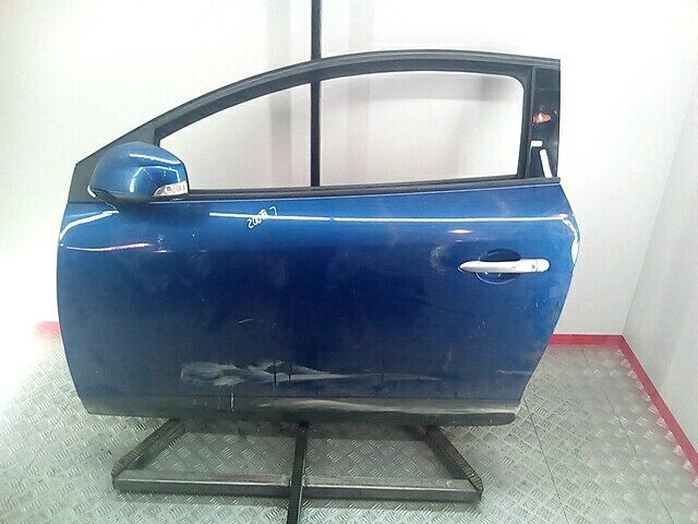 Дверь передняя левая Renault Megane 3 801018036R арт. 424986