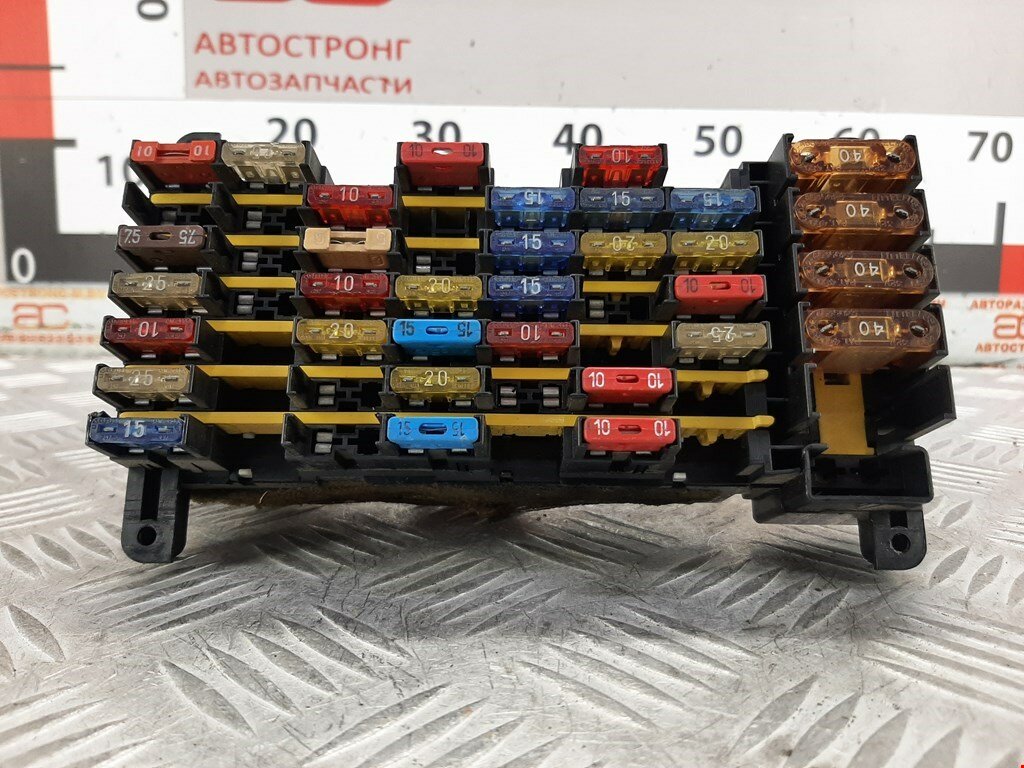 Блок предохранителей Renault Safrane 7703197604 арт. 978244