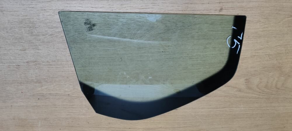 Форточка двери задняя левая VW Golf 5 1K6845215