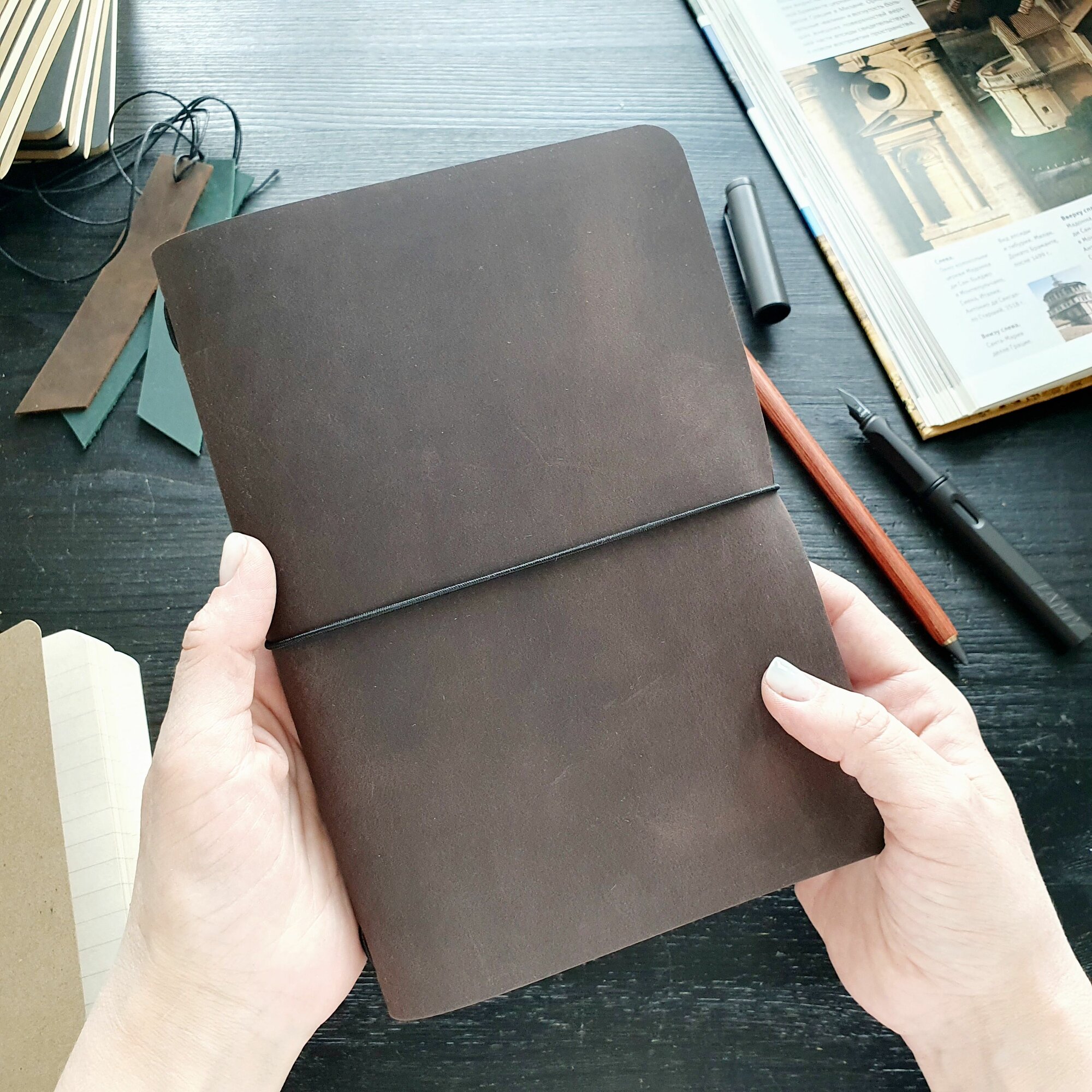 Кожаный блокнот А5 (15х21см) без разметки, в стиле Мидори (Midori) со сменными тетрадями на резинке, 90 листов