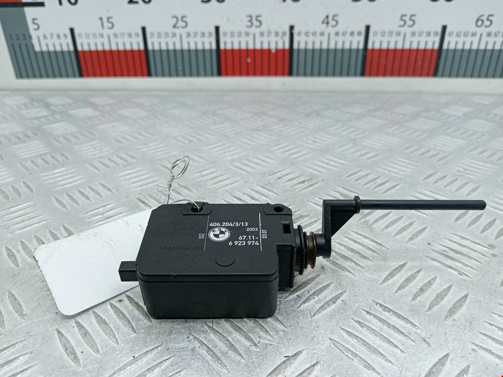 Сервопривод (электропривод моторчик привода) лючка бензобака BMW X5 (E53) 67116923974 арт. 1983208