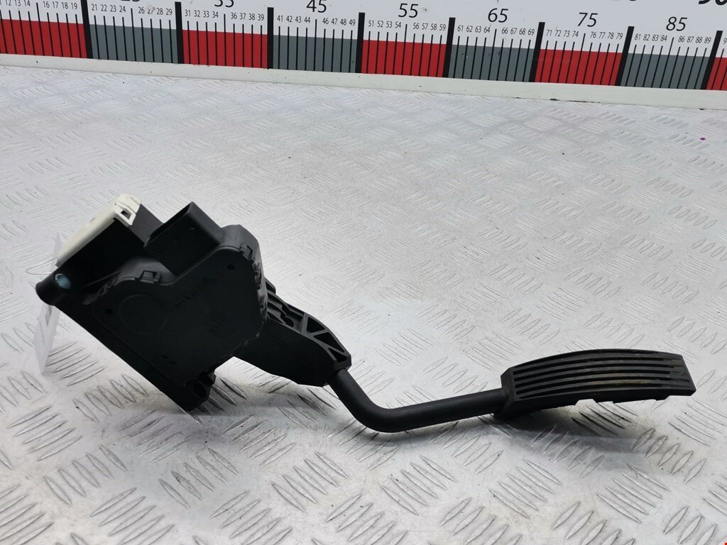 Педаль газа Opel Corsa D 13305804 арт. 1984048