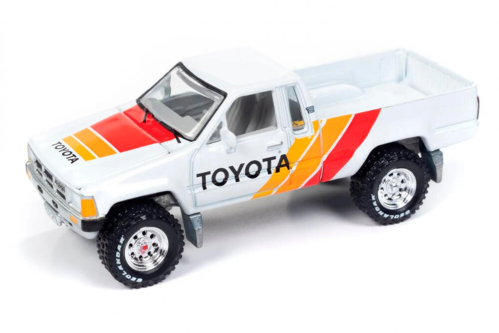 Модель коллекционная Toyota SR5 pickup truck white with stripes toyota racing 1985 (длина модели 6-10 см)