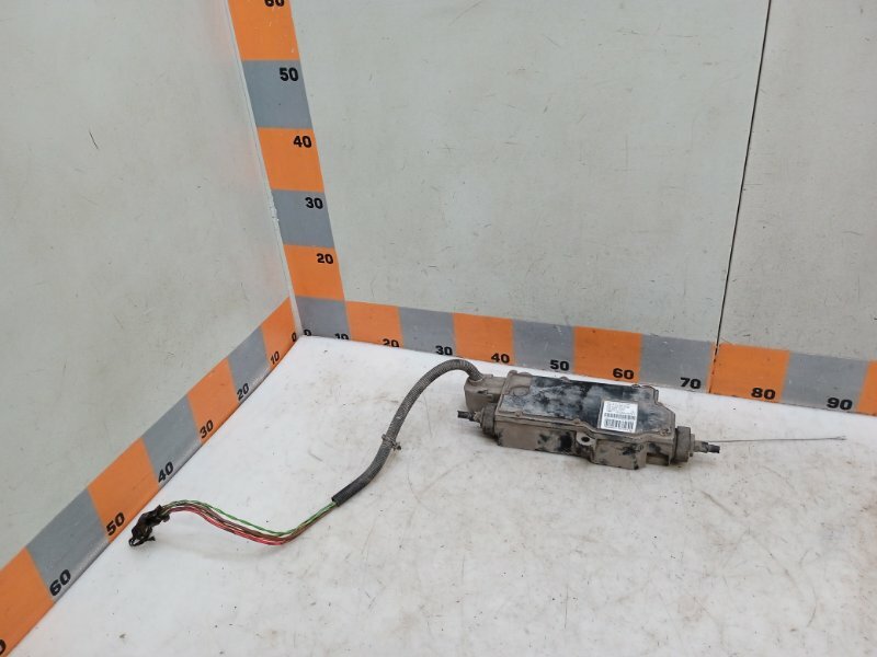 Б/У Мерседес-Бенц W221 Моторчик стояночного тормоза Mercedes-Benz S-Class 2006 W221, 5 302817 MERCEDES-BENZ арт. A2214302249