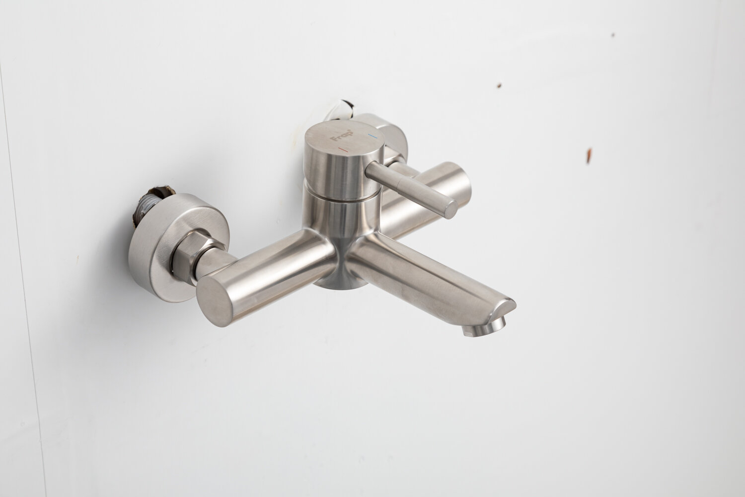 Смеситель для ванны FRAP F46807 нос 25см нержавеющая сталь, сатин, управление рычажное