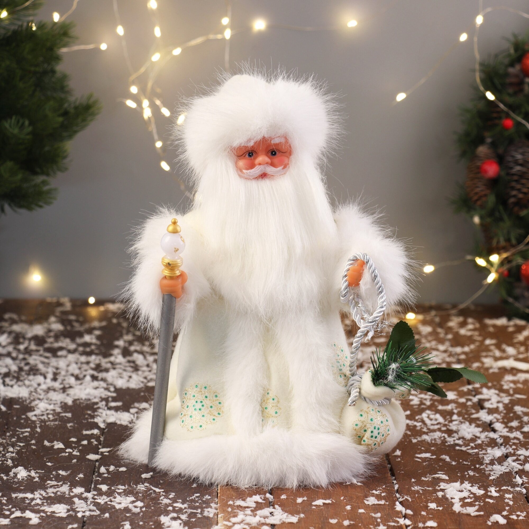 Дед Мороз под ёлку «Зимнее волшебство. Новогодняя игрушка в пушистой шубе, с мешком» двигается, 30 см, белый