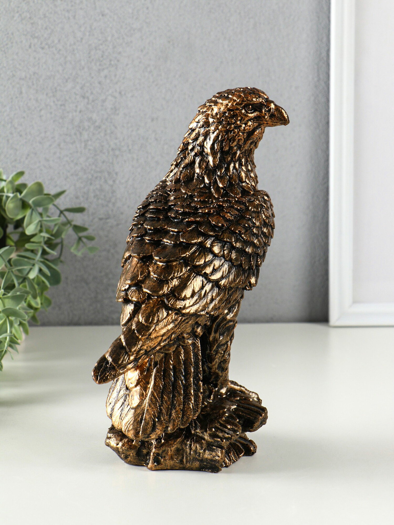 Фигура полистоун "Ястреб", под бронзу, 25x17x12 см, тематика праздника: 23 февраля