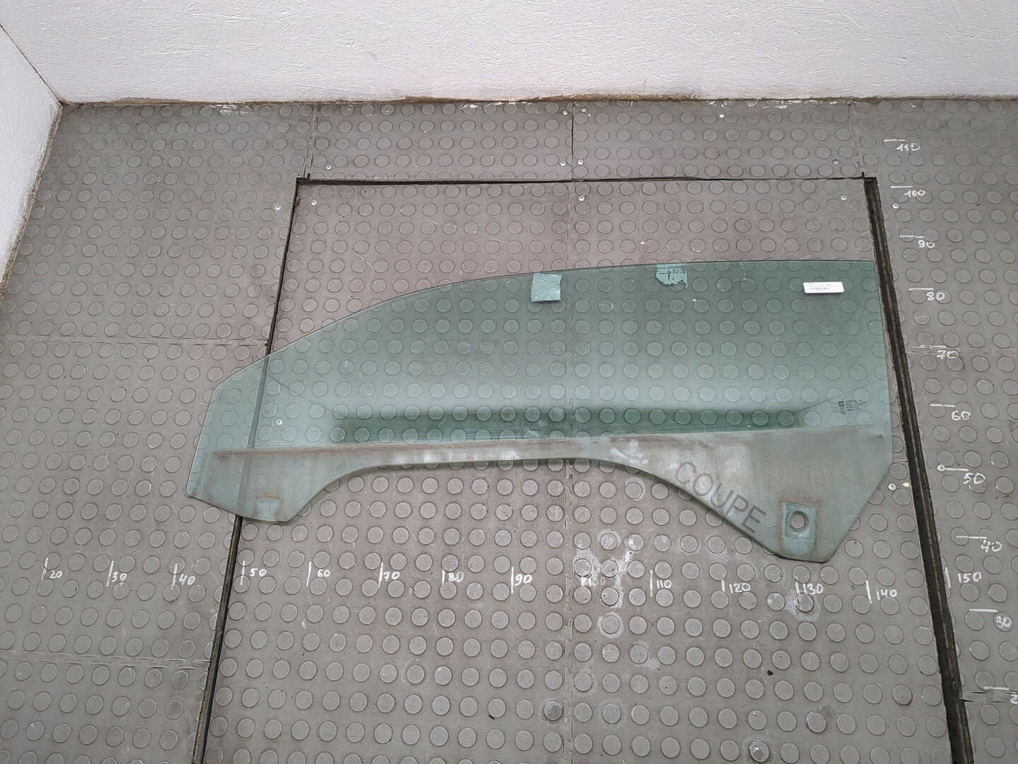 Стекло боковой двери левое переднее Chevrolet Camaro Б/У