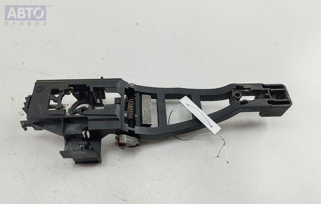 Корпус (держатель) ручки двери передней правой Ford Focus 2 (2004-2010)