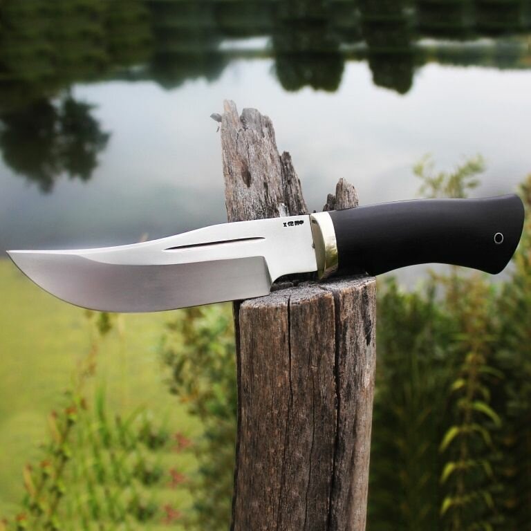 Нож Мангуст из кованой стали Х12МФ с долами на клинке, рукоять граб