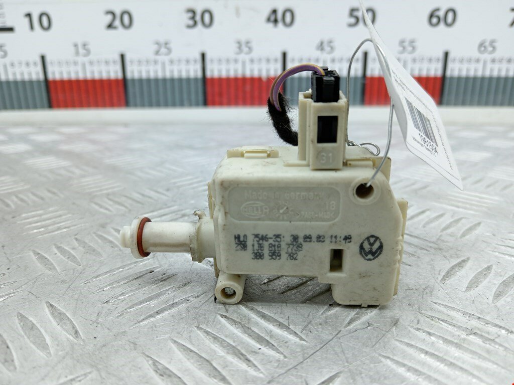 Сервопривод (электропривод моторчик привода) лючка бензобака Volkswagen Touareg 1 3B8959782 арт. 1961504