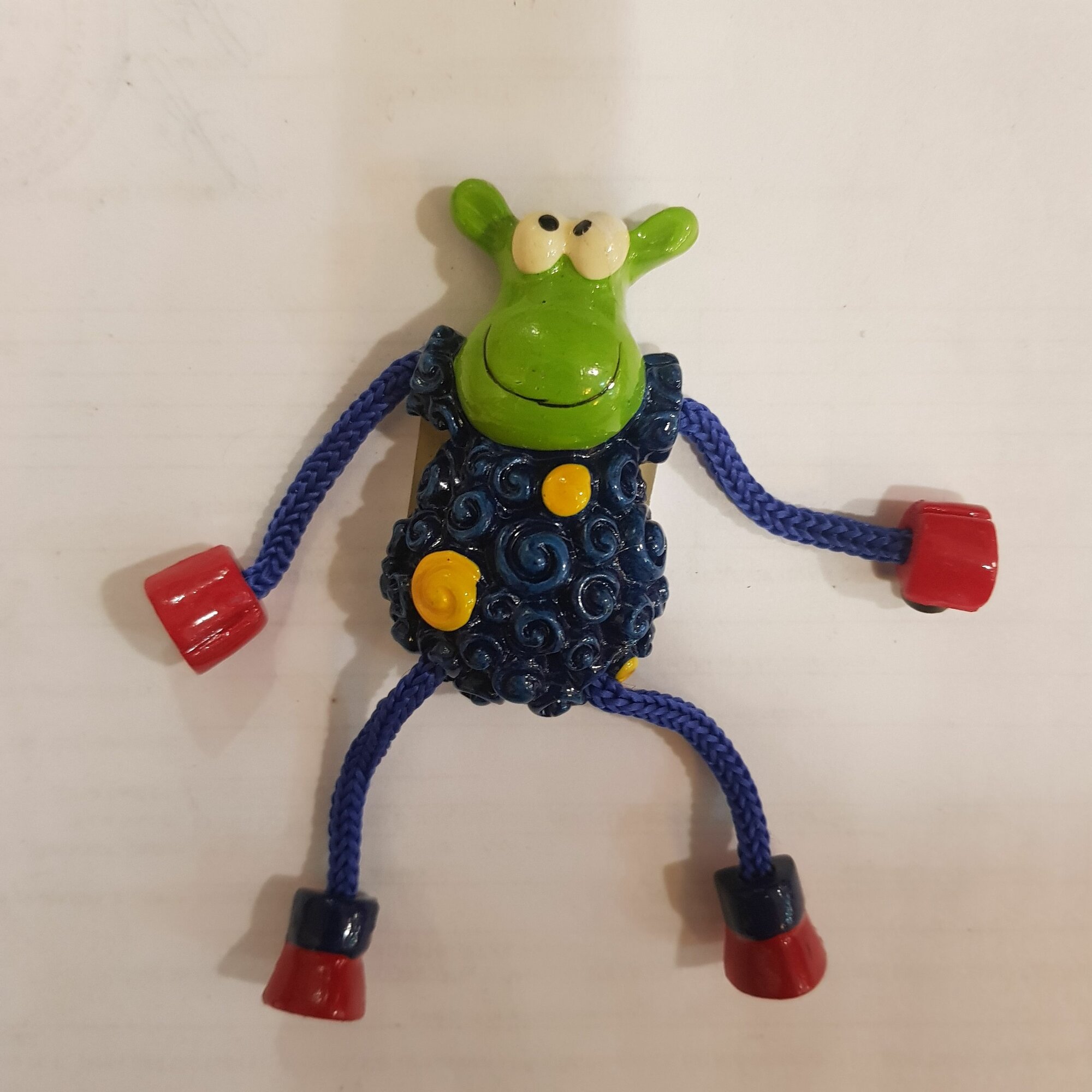 Изделие декоративное Магнит висячие ножки "Барашек" 11х4х2см 10420Д