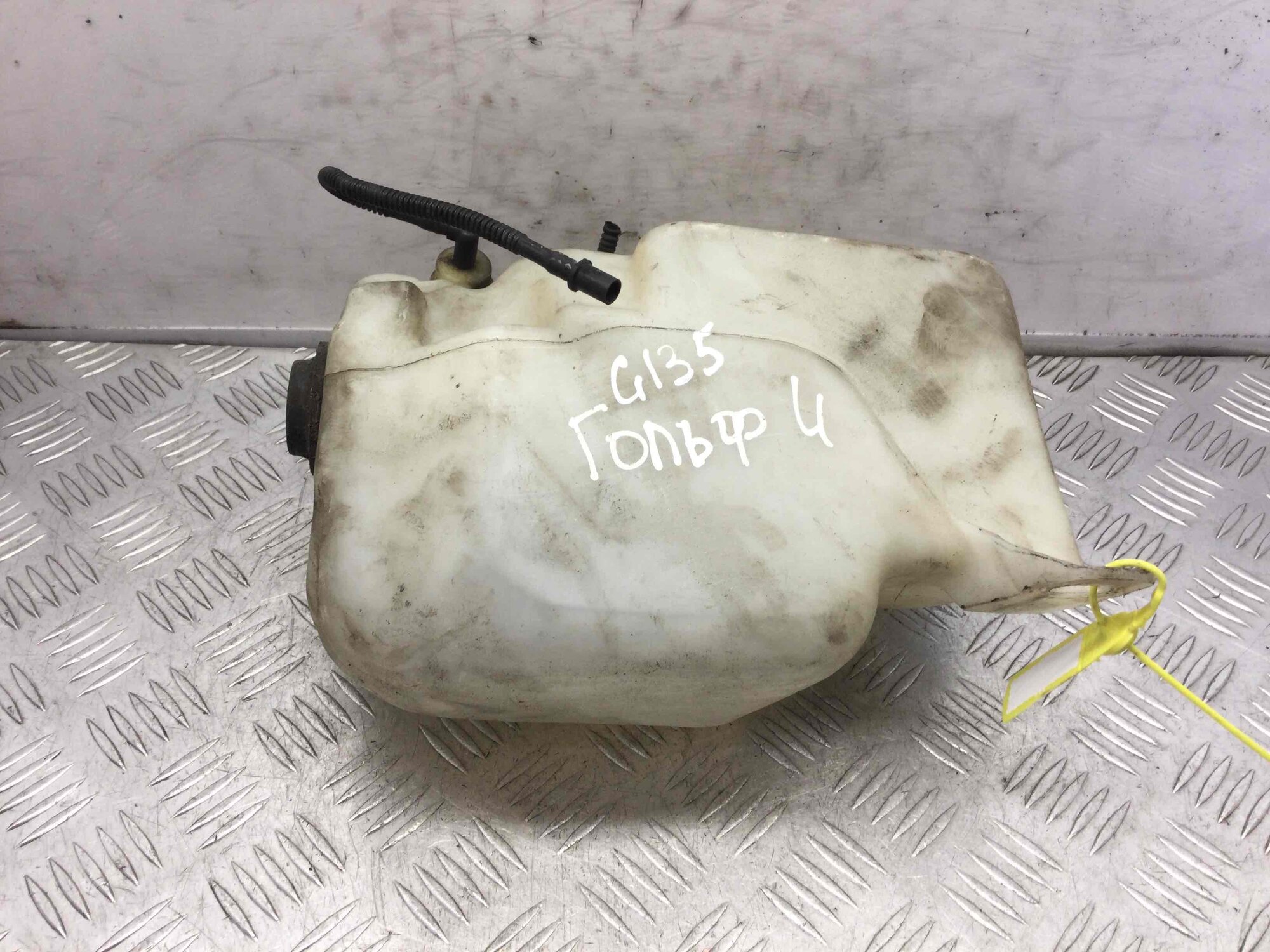 Б/У Бачок омывателя Volkswagen Golf 4 поколение (1997-2004) 2003 г.