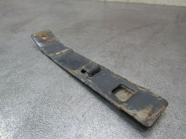 Крепление стягивающих резинок крыла Scania P, R, G