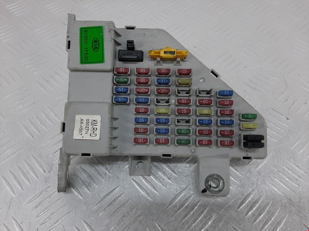 Блок предохранителей Kia Sportage 2 (KM) 919501F530 арт. 1702062