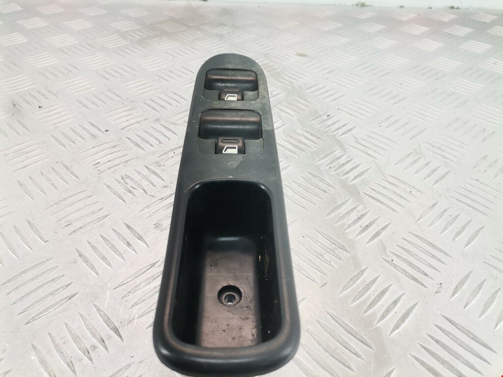 Блок управления стеклоподъемниками Peugeot 307 6554E9 арт. 1378329