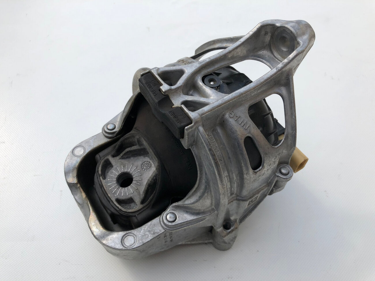 VAG Подушкa двигателя AUDI Арт. 4M0199372FE