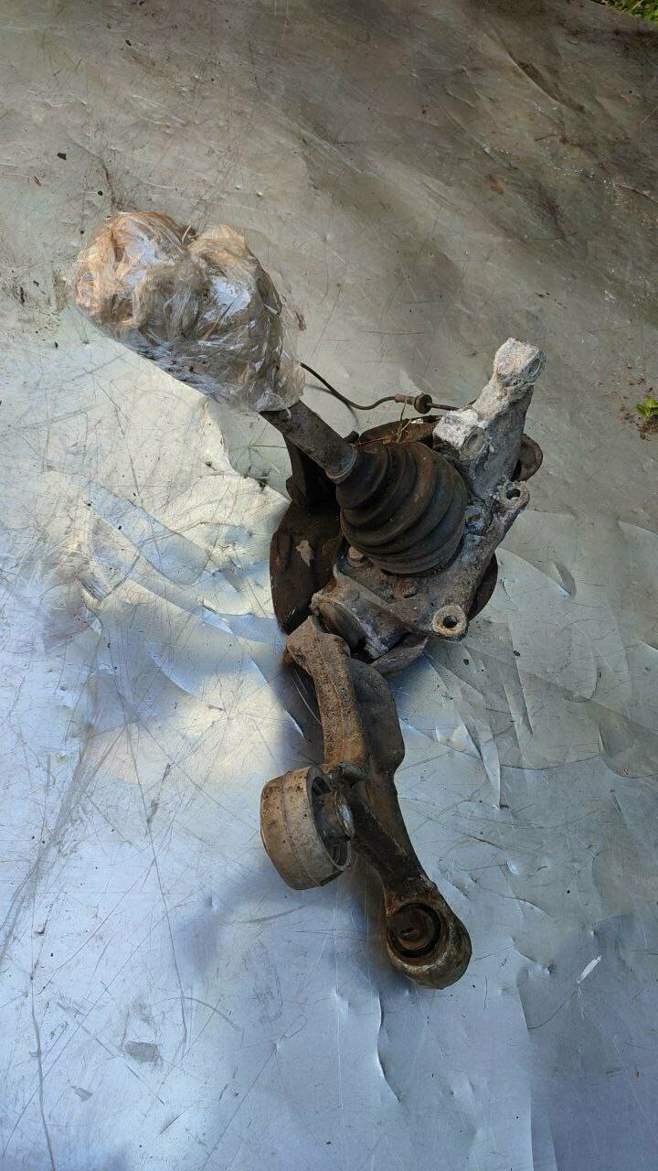 Кулак левый Volvo S60 (2000 - 2004)