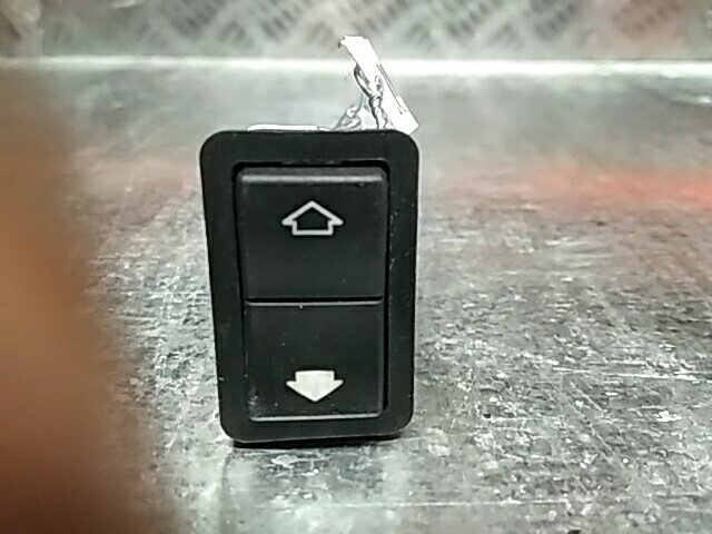 Кнопка стеклоподъемника BMW 5-Series (E39) 61318368974 арт. 418581