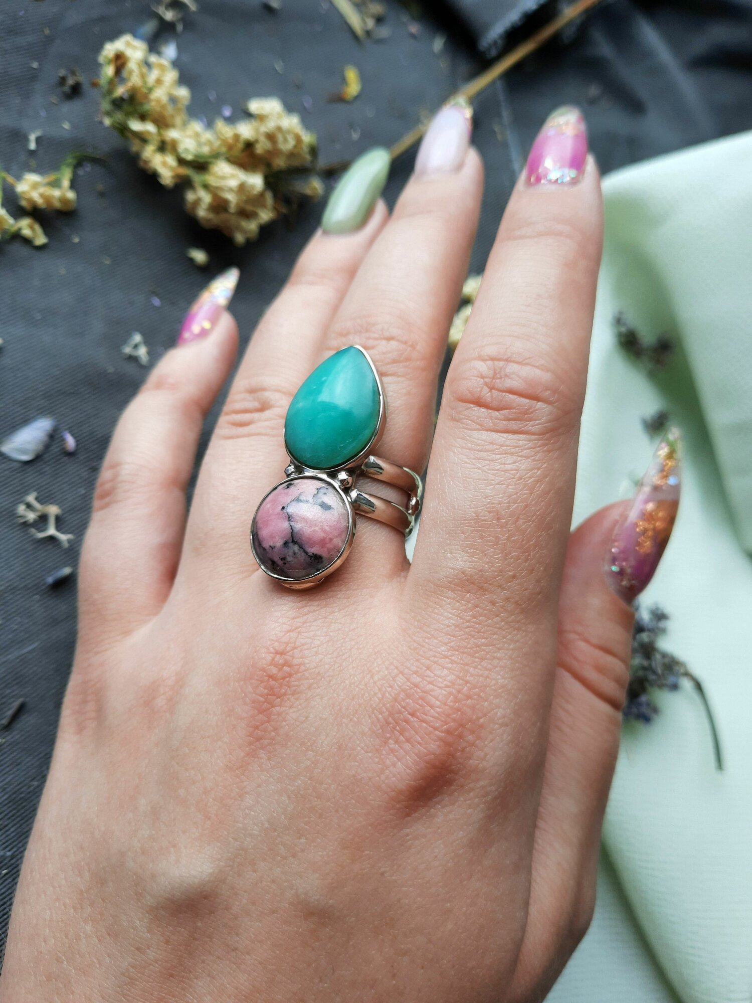 Кольцо, хризопраз, родонит