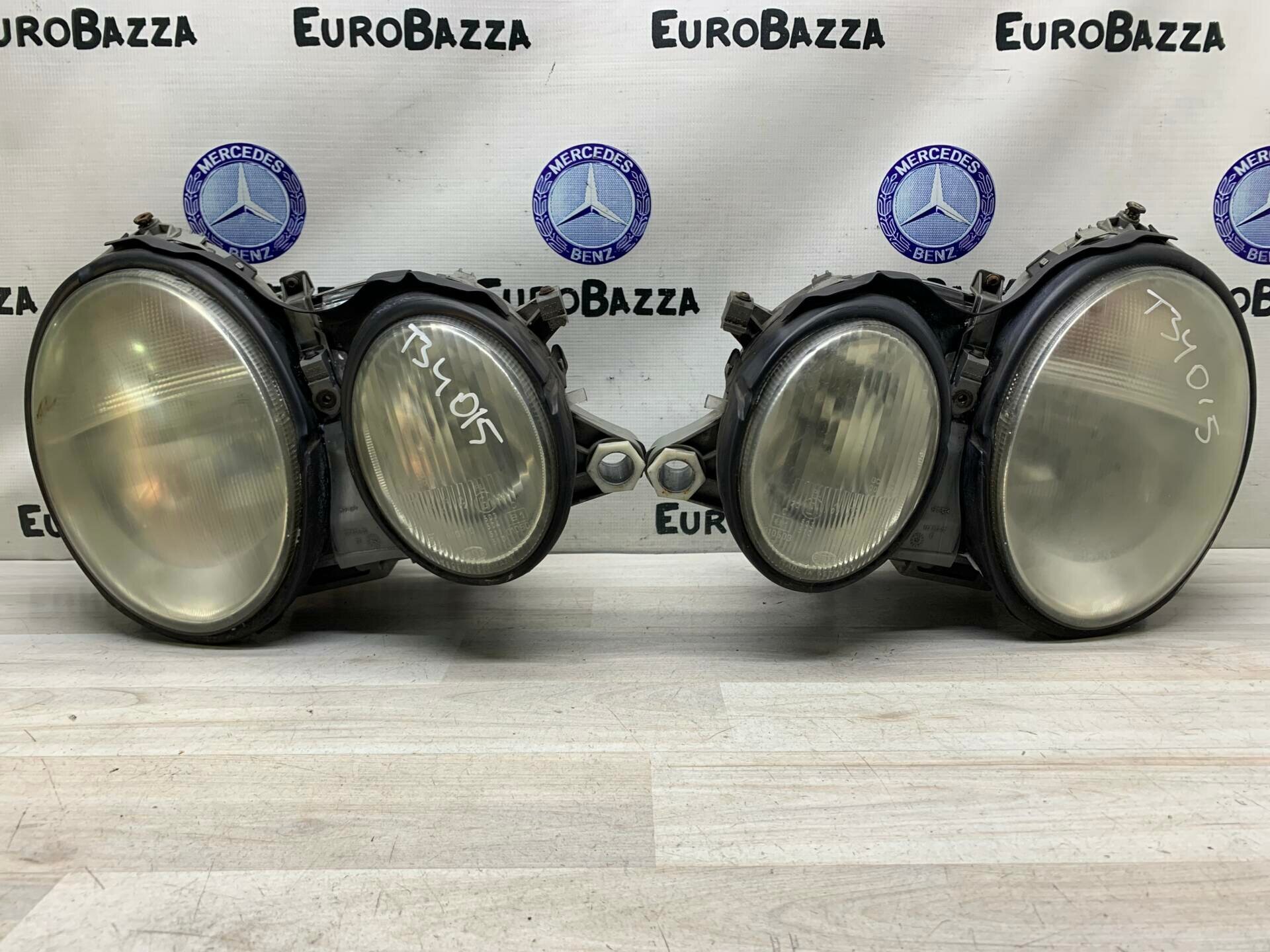 Фара ксеноновая Mercedes W208 A2088200161