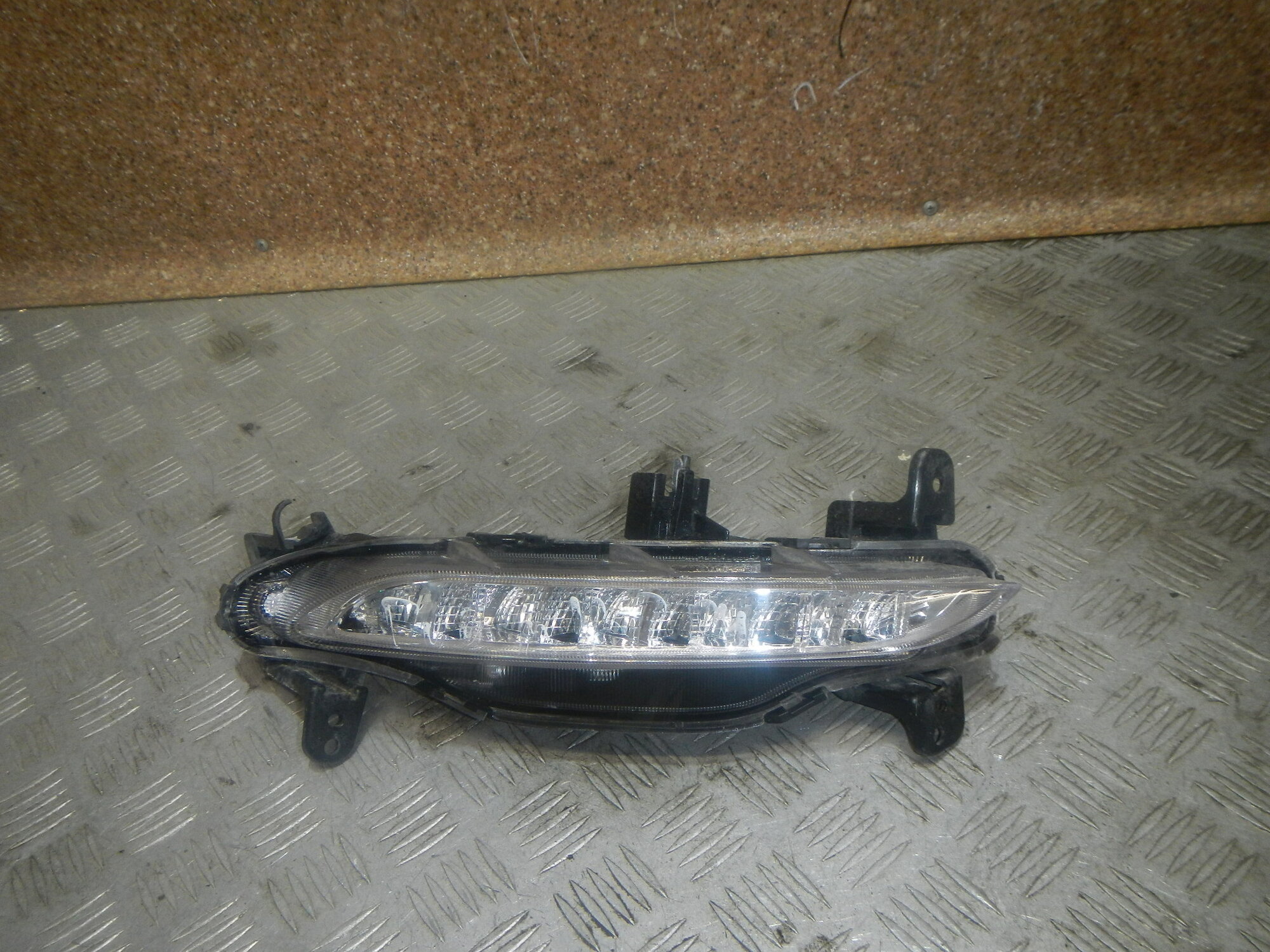 Б/У Фара дневного света левая (ходовые огни), KIA (Киа)-RIO (17-) KIA RIO (17-) Сломано 2 крепления. 571555 Hyundai-KIA ...