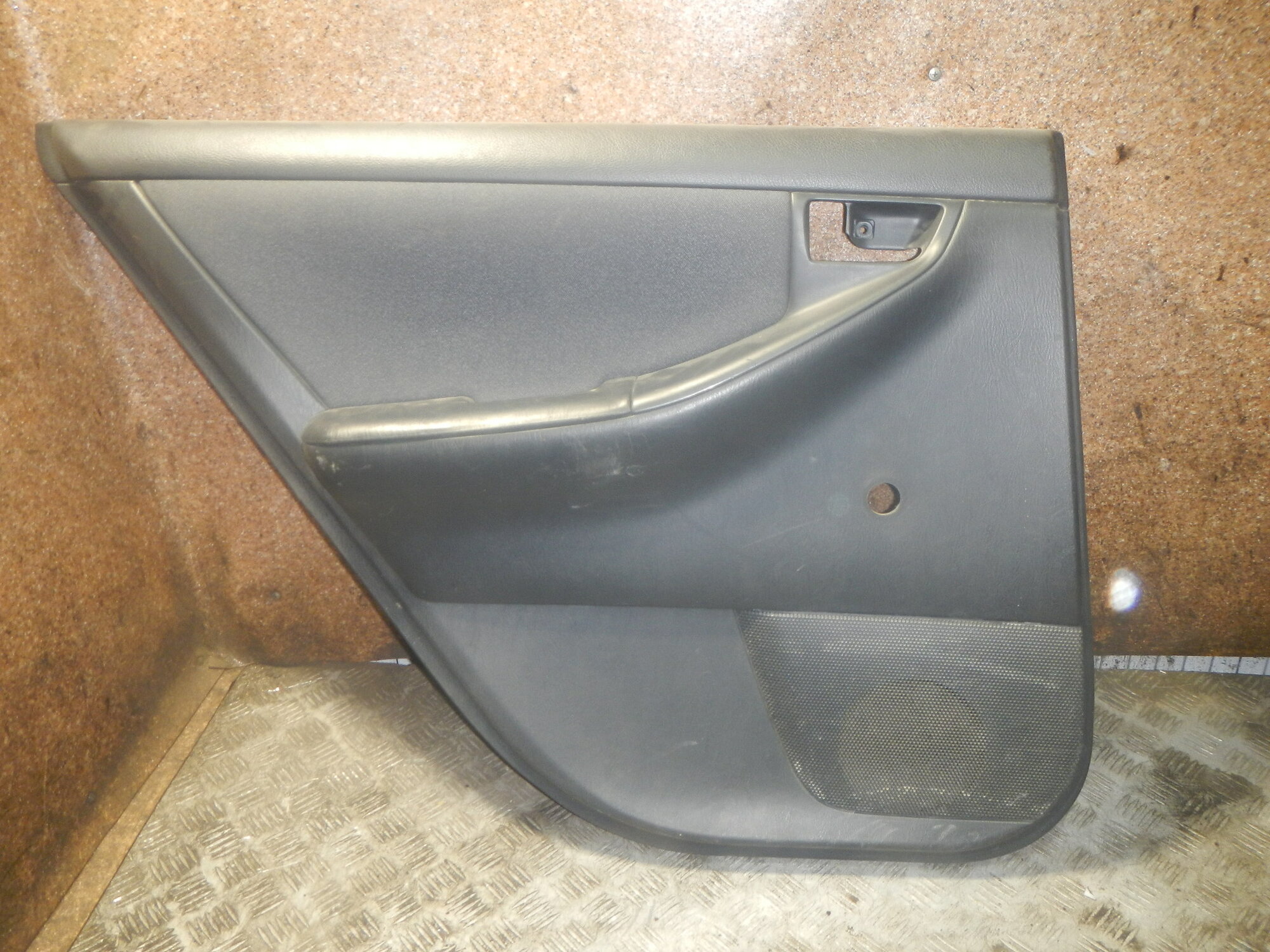 Б/У Обшивка двери задней левой, Toyota (Тойота)-COROLLA 120 (01-06) TOYOTA COROLLA 120 (01-06) седан Царапины. 572804 TOY...