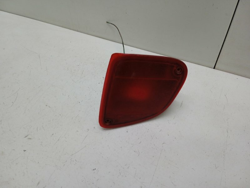 Б/У дефект, Хендай XG, Грандер Фонарь задний противотуманный Hyundai XG 2001 Прав. 126164 Hyundai-KIA арт. 9241239000